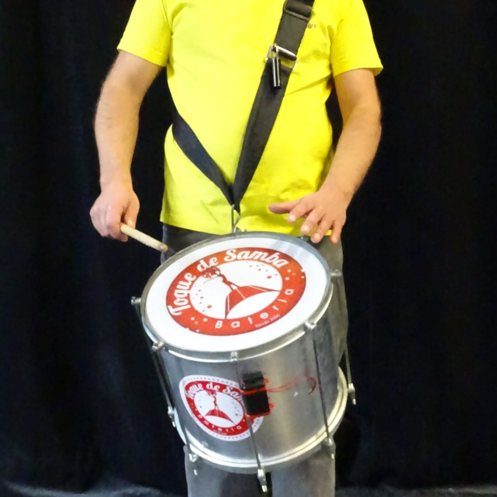 Le repinique (ou repique) est un tambour d’accompagnement aussi utilisé ...